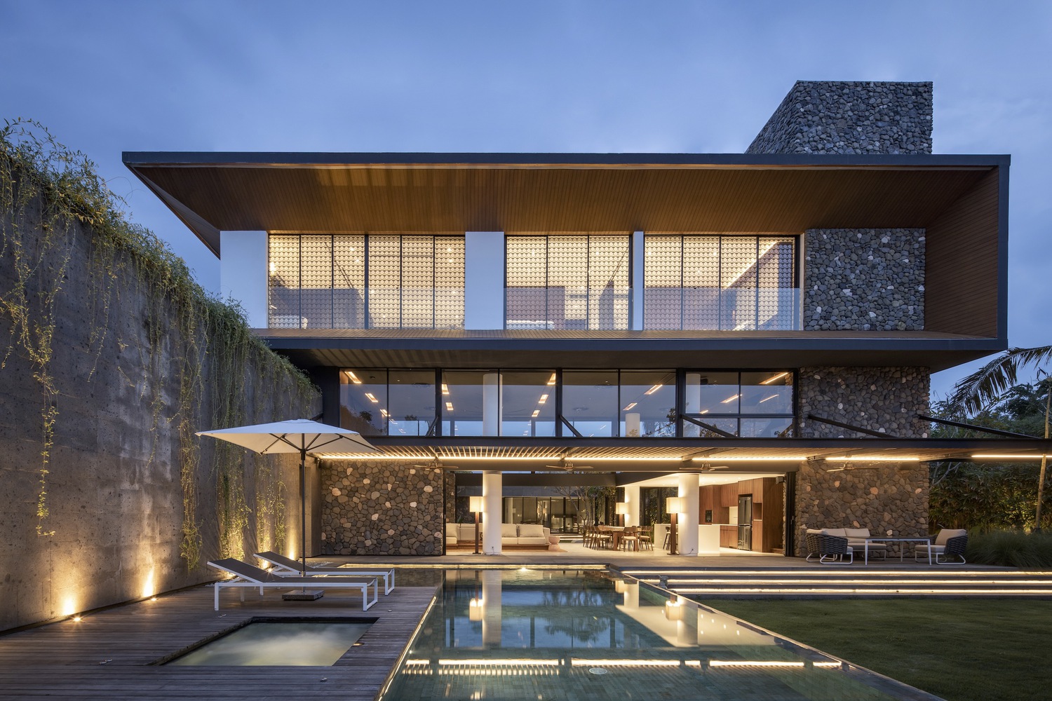 This Tropical Villa Revolves Around its Multiple Green Space - PLAIN ...